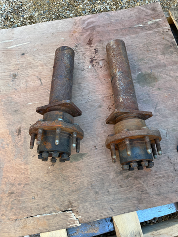 Rear Hubs with Spindles – WESTERN CANADIAN ROCKWELL INC